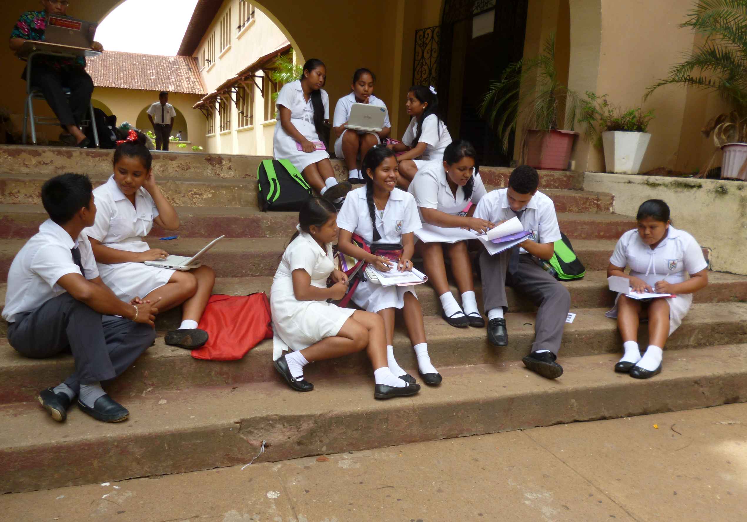 ¡Triste! Ni la estrella de Nito ha logrado que la Escuela Normal de Santiago brille como merece ...
